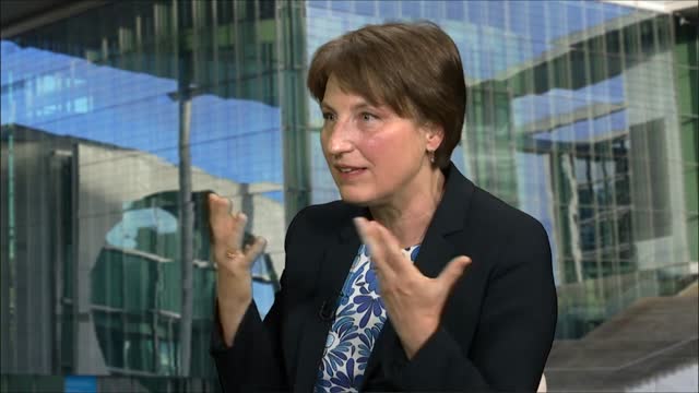 diplo.international - Ewald König im Gespräch mit Frau Adriana Loreta ...